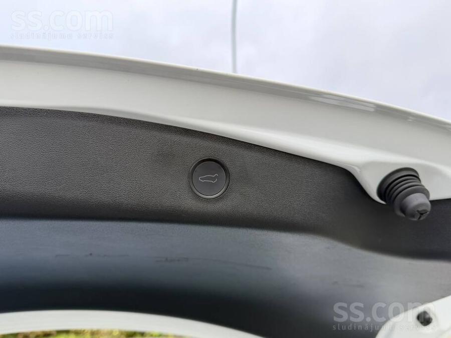 Balts Tesla Model 3 2023 Rīga, ar dzinēja tilpumu 0.00 L un nobraukumu 45 tūkst. km par 27990 €, foto 9 vietnē AUTOMOTO.COM.LV