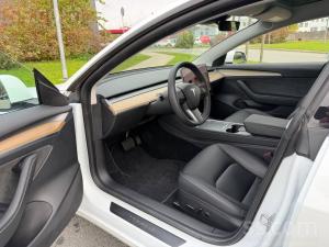 Balts Tesla Model 3 2023 Rīga, ar dzinēja tilpumu 0.00 L un nobraukumu 45 tūkst. km par 27990 €, foto 10 vietnē AUTOMOTO.COM.LV