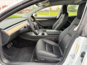 Balts Tesla Model 3 2023 Rīga, ar dzinēja tilpumu 0.00 L un nobraukumu 45 tūkst. km par 27990 €, foto 11 vietnē AUTOMOTO.COM.LV