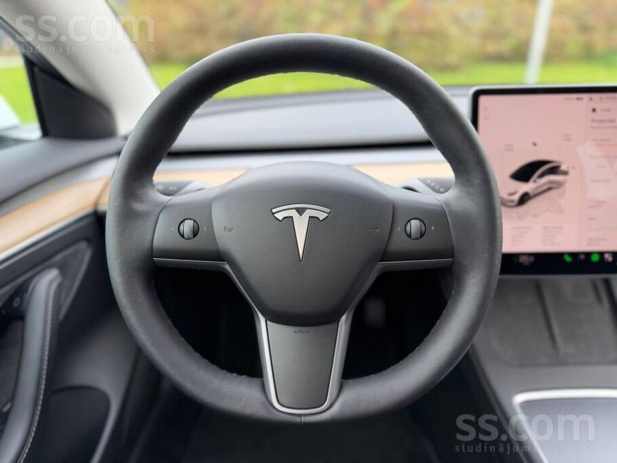 Balts Tesla Model 3 2023 Rīga, ar dzinēja tilpumu 0.00 L un nobraukumu 45 tūkst. km par 27990 €, foto 24 vietnē AUTOMOTO.COM.LV