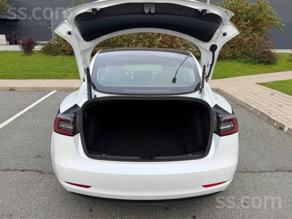 Balts Tesla Model 3 2023 Rīga, ar dzinēja tilpumu 0.00 L un nobraukumu 45 tūkst. km par 27990 €, foto 8 vietnē AUTOMOTO.COM.LV