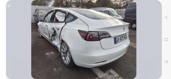 Balts Tesla Model 3 2024 Kauņa, ar dzinēja tilpumu 0.00 L un nobraukumu 30 tūkst. km par 16400 €, foto 2 vietnē AUTOMOTO.COM.LV