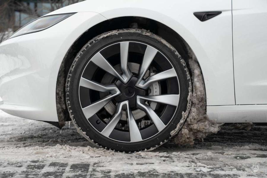 Balts Tesla Model 3 2024 Viļņa, ar dzinēja tilpumu 0.00 L un nobraukumu 65 tūkst. km par 37900 €, foto 8 vietnē AUTOMOTO.COM.LV