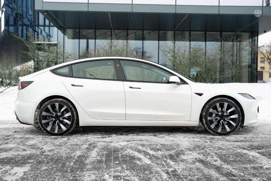 Balts Tesla Model 3 2024 Viļņa, ar dzinēja tilpumu 0.00 L un nobraukumu 65 tūkst. km par 37900 €, foto 9 vietnē AUTOMOTO.COM.LV