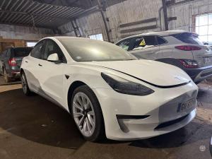 White Tesla Model 3 2024 in Kaunas, with an engine capacity of 0.00 L and mileage of 33 thousand km for 16800 €, photo  on AUTOMOTO.COM.LV
