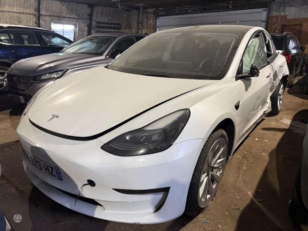 Balts Tesla Model 3 2024 Kauņa, ar dzinēja tilpumu 0.00 L un nobraukumu 33 tūkst. km par 16800 €, foto 3 vietnē AUTOMOTO.COM.LV