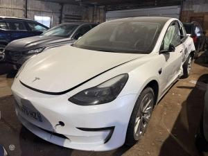 White Tesla Model 3 2024 in Kaunas, with an engine capacity of 0.00 L and mileage of 33 thousand km for 16800 €, photo 3 on AUTOMOTO.COM.LV