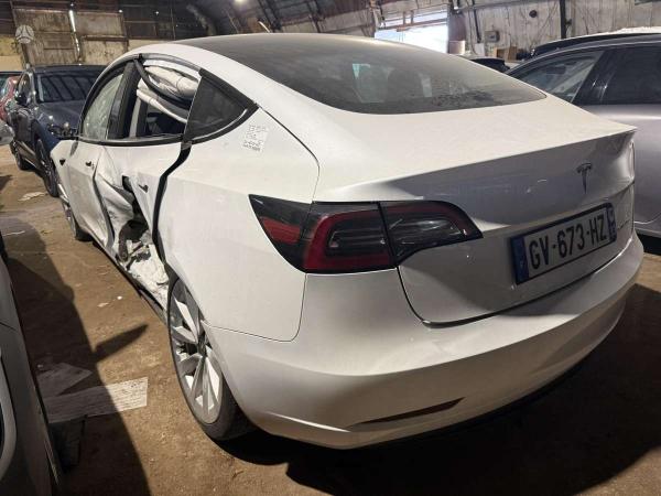 Balts Tesla Model 3 2024 Kauņa, ar dzinēja tilpumu 0.00 L un nobraukumu 33 tūkst. km par 16800 €, foto 5 vietnē AUTOMOTO.COM.LV