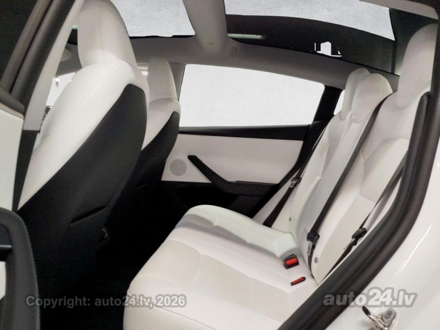 White Tesla Model 3 2024 in Tallinn, with an engine capacity of 0.00 L and mileage of 27 thousand km for 44990 €, photo 6 on AUTOMOTO.COM.LV