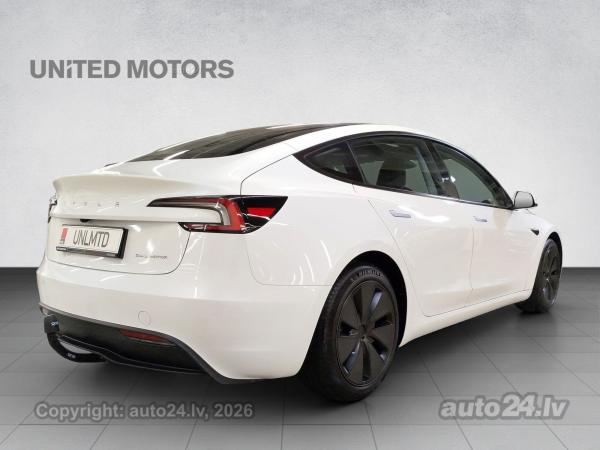 White Tesla Model 3 2024 in Tallinn, with an engine capacity of 0.00 L and mileage of 30 thousand km for 45990 €, photo 2 on AUTOMOTO.COM.LV
