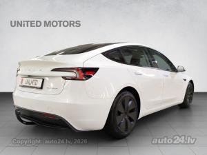 White Tesla Model 3 2024 in Tallinn, with an engine capacity of 0.00 L and mileage of 30 thousand km for 45990 €, photo 3 on AUTOMOTO.COM.LV