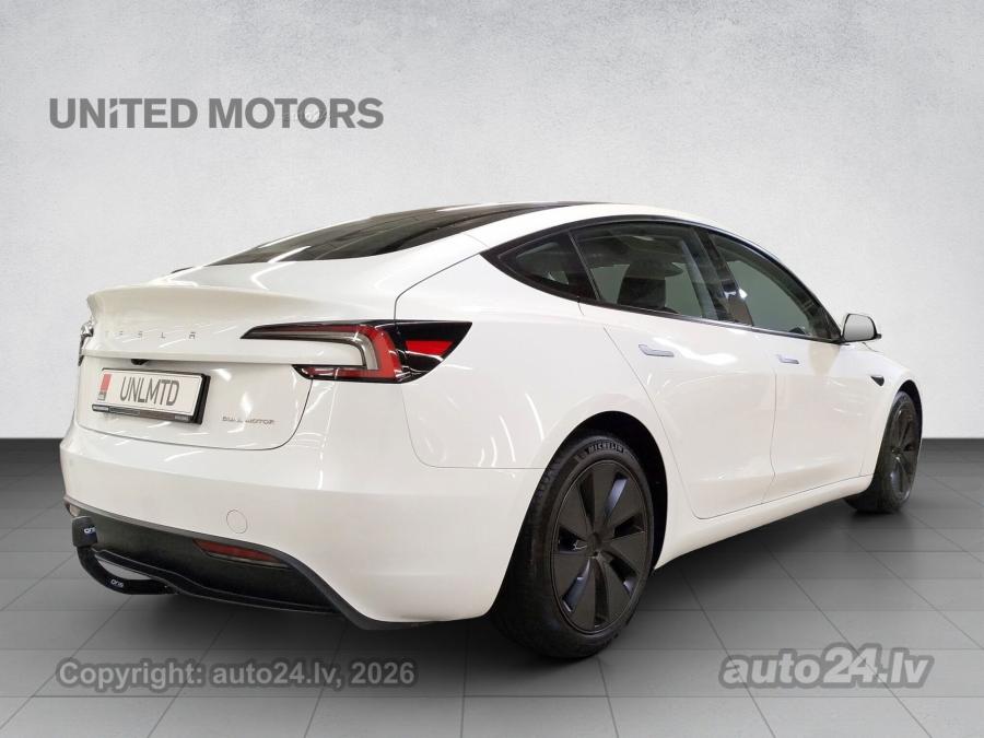 White Tesla Model 3 2024 in Tallinn, with an engine capacity of 0.00 L and mileage of 30 thousand km for 45990 €, photo 3 on AUTOMOTO.COM.LV