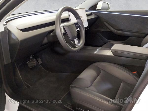 White Tesla Model 3 2024 in Tallinn, with an engine capacity of 0.00 L and mileage of 30 thousand km for 45990 €, photo 3 on AUTOMOTO.COM.LV