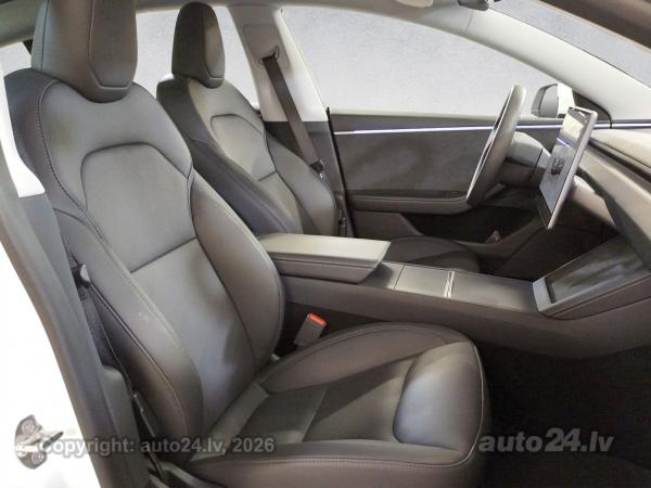 White Tesla Model 3 2024 in Tallinn, with an engine capacity of 0.00 L and mileage of 30 thousand km for 45990 €, photo 6 on AUTOMOTO.COM.LV