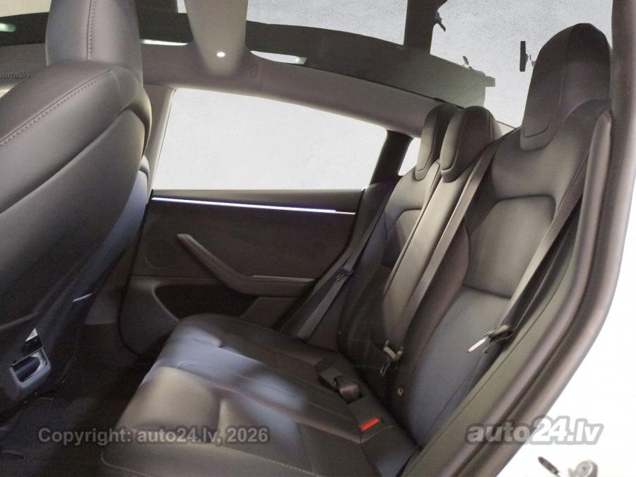 White Tesla Model 3 2024 in Tallinn, with an engine capacity of 0.00 L and mileage of 30 thousand km for 45990 €, photo 8 on AUTOMOTO.COM.LV