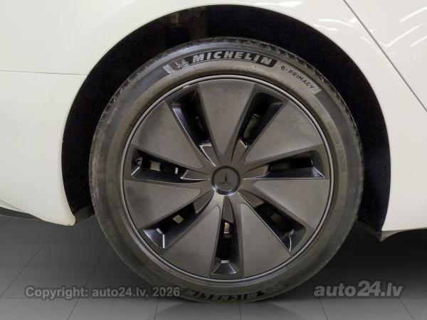 White Tesla Model 3 2024 in Tallinn, with an engine capacity of 0.00 L and mileage of 30 thousand km for 45990 €, photo 9 on AUTOMOTO.COM.LV
