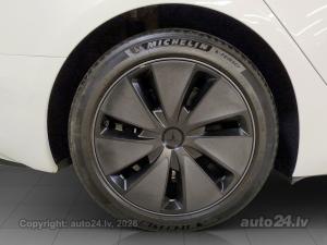 White Tesla Model 3 2024 in Tallinn, with an engine capacity of 0.00 L and mileage of 30 thousand km for 45990 €, photo 10 on AUTOMOTO.COM.LV