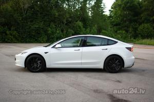 White Tesla Model 3 2024 in Parnu, with an engine capacity of 0.00 L and mileage of 46 thousand km for 30990 €, photo 9 on AUTOMOTO.COM.LV