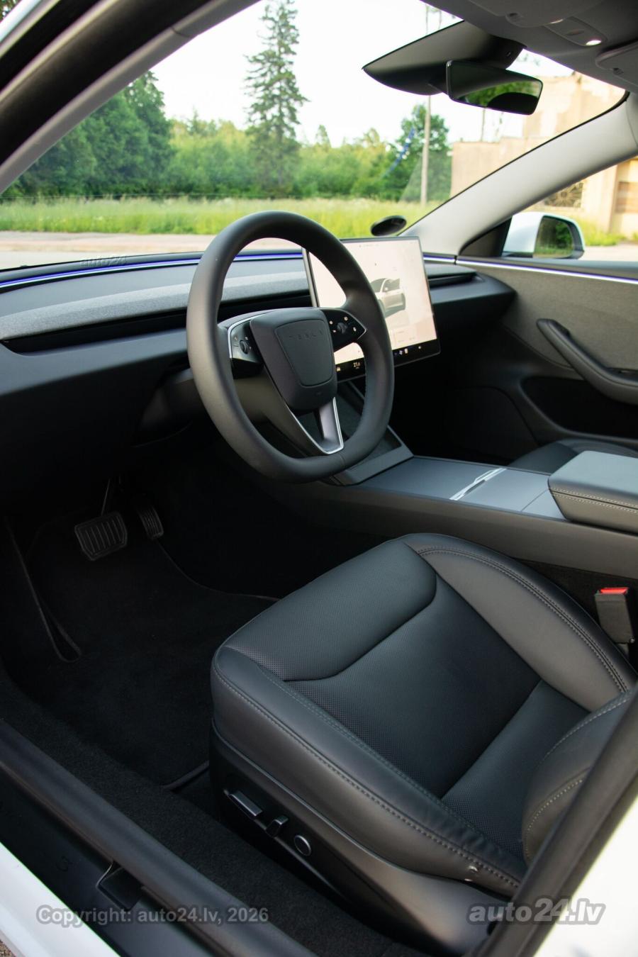 White Tesla Model 3 2024 in Parnu, with an engine capacity of 0.00 L and mileage of 46 thousand km for 30990 €, photo 13 on AUTOMOTO.COM.LV