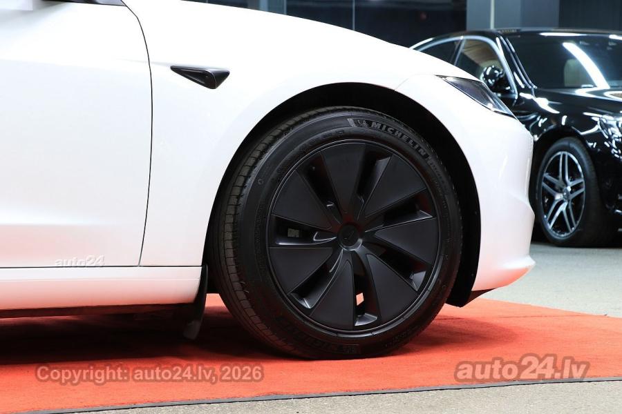 Balts Tesla Model 3 2024 Tallina, ar dzinēja tilpumu 0.00 L un nobraukumu 53 tūkst. km par 42995 €, foto 31 vietnē AUTOMOTO.COM.LV