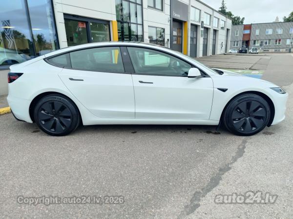White Tesla Model 3 2024 in Tartu, with an engine capacity of 0.00 L and mileage of 37 thousand km for 44900 €, photo 4 on AUTOMOTO.COM.LV