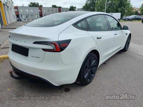 White Tesla Model 3 2024 in Tartu, with an engine capacity of 0.00 L and mileage of 37 thousand km for 44900 €, photo 5 on AUTOMOTO.COM.LV