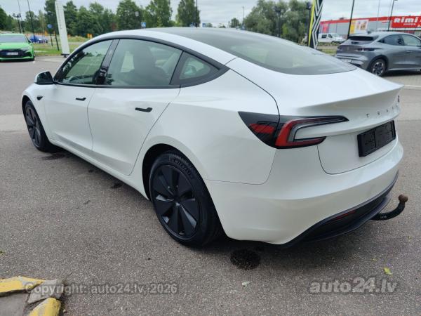 White Tesla Model 3 2024 in Tartu, with an engine capacity of 0.00 L and mileage of 37 thousand km for 44900 €, photo 7 on AUTOMOTO.COM.LV