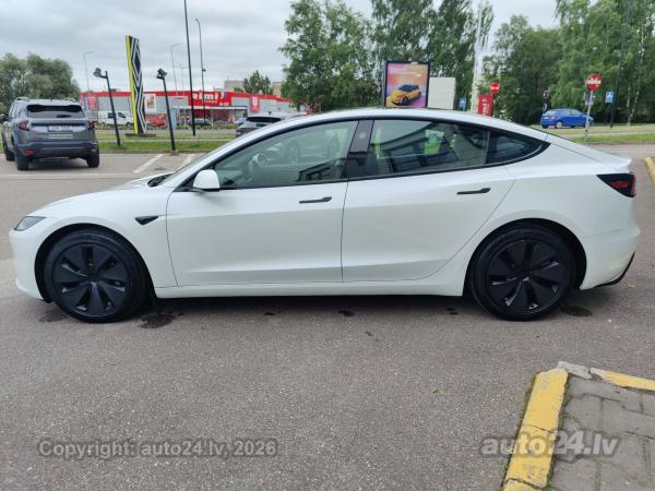 White Tesla Model 3 2024 in Tartu, with an engine capacity of 0.00 L and mileage of 37 thousand km for 44900 €, photo 8 on AUTOMOTO.COM.LV