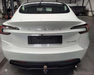 White Tesla Model 3 2024 in Kaunas, with an engine capacity of 0.00 L and mileage of 40 thousand km for 25900 €, photo 3 on AUTOMOTO.COM.LV