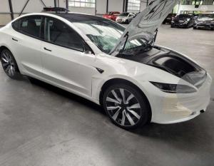 White Tesla Model 3 2024 in Kaunas, with an engine capacity of 0.00 L and mileage of 40 thousand km for 25900 €, photo 7 on AUTOMOTO.COM.LV