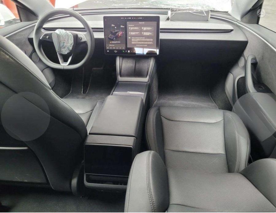 White Tesla Model 3 2024 in Kaunas, with an engine capacity of 0.00 L and mileage of 40 thousand km for 25900 €, photo 11 on AUTOMOTO.COM.LV