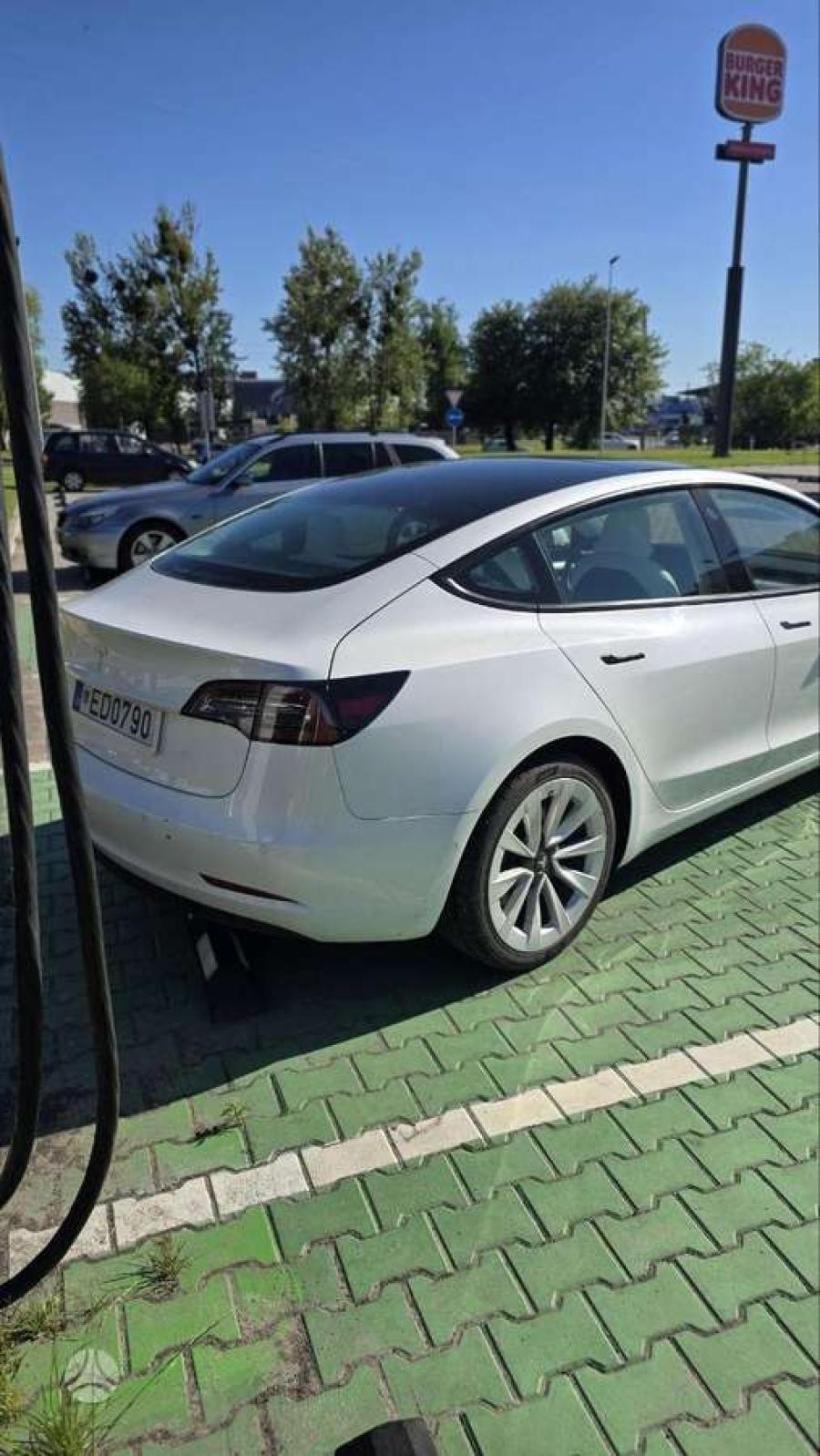 Balts Tesla Model 3 2024 Kauņa, ar dzinēja tilpumu 0.00 L un nobraukumu 21 tūkst. km par 23500 €, foto 5 vietnē AUTOMOTO.COM.LV