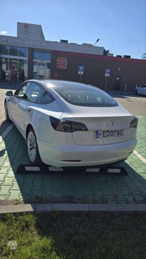 Balts Tesla Model 3 2024 Kauņa, ar dzinēja tilpumu 0.00 L un nobraukumu 21 tūkst. km par 23500 €, foto 7 vietnē AUTOMOTO.COM.LV