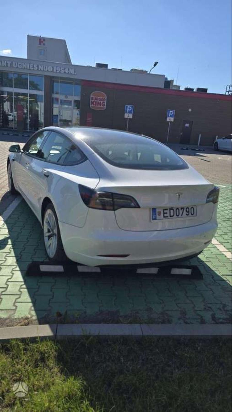 Balts Tesla Model 3 2024 Kauņa, ar dzinēja tilpumu 0.00 L un nobraukumu 21 tūkst. km par 23500 €, foto 7 vietnē AUTOMOTO.COM.LV