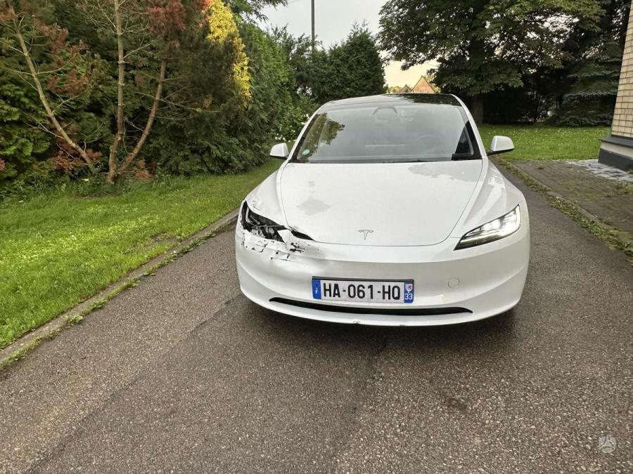 Balts Tesla Model 3 2024 Kauņa, ar dzinēja tilpumu 0.00 L un nobraukumu 36 tūkst. km par 21600 €, foto 3 vietnē AUTOMOTO.COM.LV