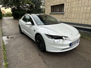 Balts Tesla Model 3 2024 Kauņa, ar dzinēja tilpumu 0.00 L un nobraukumu 36 tūkst. km par 21600 €, foto 4 vietnē AUTOMOTO.COM.LV