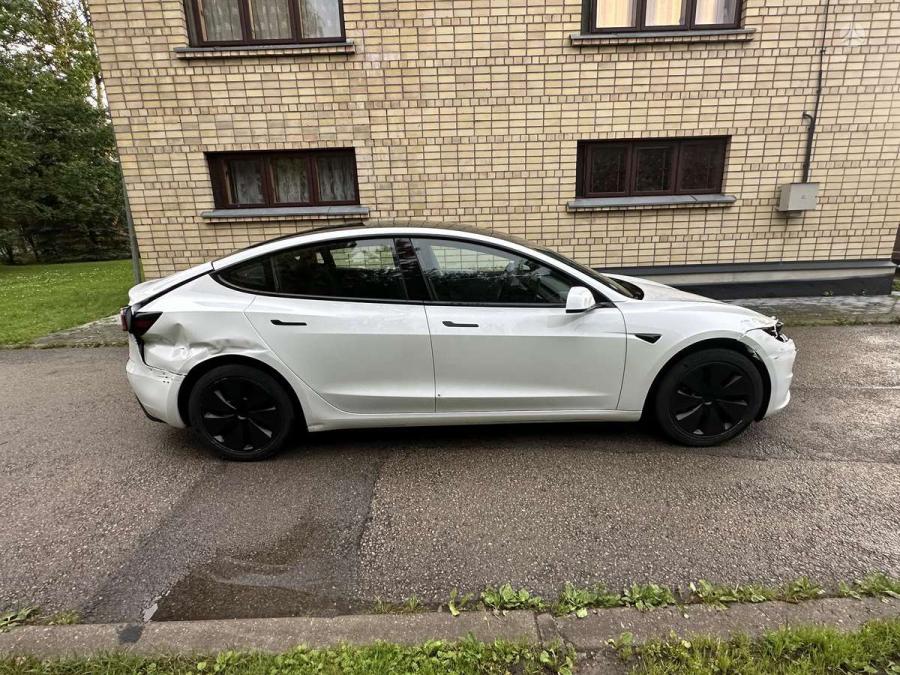 Balts Tesla Model 3 2024 Kauņa, ar dzinēja tilpumu 0.00 L un nobraukumu 36 tūkst. km par 21600 €, foto 7 vietnē AUTOMOTO.COM.LV