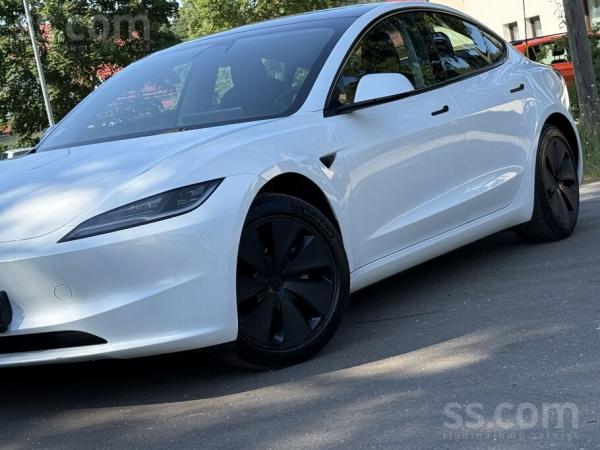 White Tesla Model 3 2024 in Jurmala, with an engine capacity of 0.00 L and mileage of 0 thousand km for 36950 €, photo 3 on AUTOMOTO.COM.LV