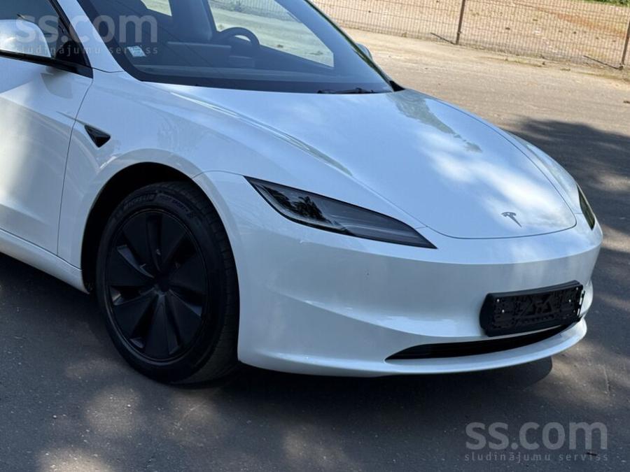White Tesla Model 3 2024 in Jurmala, with an engine capacity of 0.00 L and mileage of 0 thousand km for 36950 €, photo 8 on AUTOMOTO.COM.LV