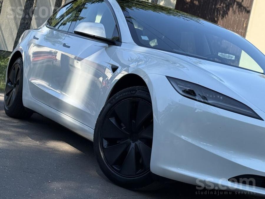 White Tesla Model 3 2024 in Jurmala, with an engine capacity of 0.00 L and mileage of 0 thousand km for 36950 €, photo 12 on AUTOMOTO.COM.LV