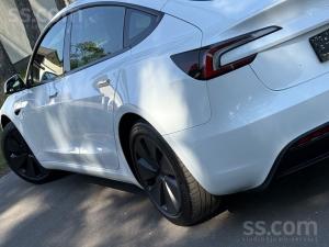 White Tesla Model 3 2024 in Jurmala, with an engine capacity of 0.00 L and mileage of 0 thousand km for 36950 €, photo 16 on AUTOMOTO.COM.LV