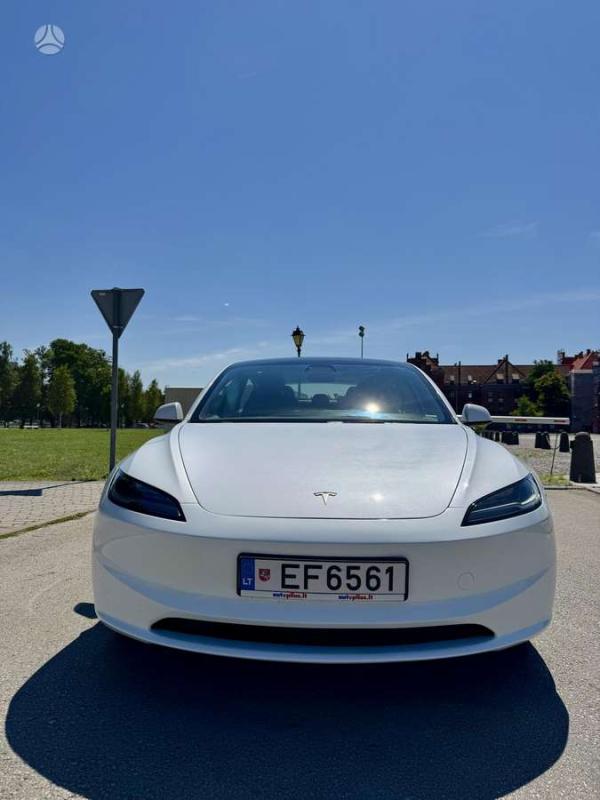White Tesla Model 3 2024 in Klaipeda, with an engine capacity of 0.00 L and mileage of 37 thousand km for 29900 €, photo 2 on AUTOMOTO.COM.LV