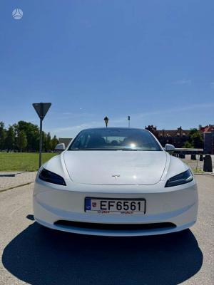 White Tesla Model 3 2024 in Klaipeda, with an engine capacity of 0.00 L and mileage of 37 thousand km for 29900 €, photo 3 on AUTOMOTO.COM.LV