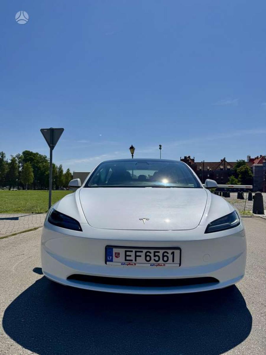 White Tesla Model 3 2024 in Klaipeda, with an engine capacity of 0.00 L and mileage of 37 thousand km for 29900 €, photo 3 on AUTOMOTO.COM.LV