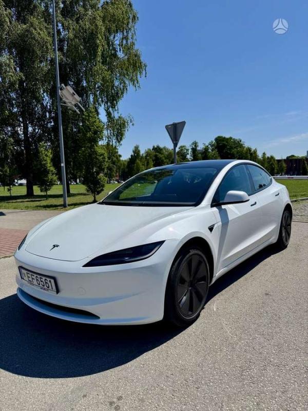 White Tesla Model 3 2024 in Klaipeda, with an engine capacity of 0.00 L and mileage of 37 thousand km for 29900 €, photo 3 on AUTOMOTO.COM.LV