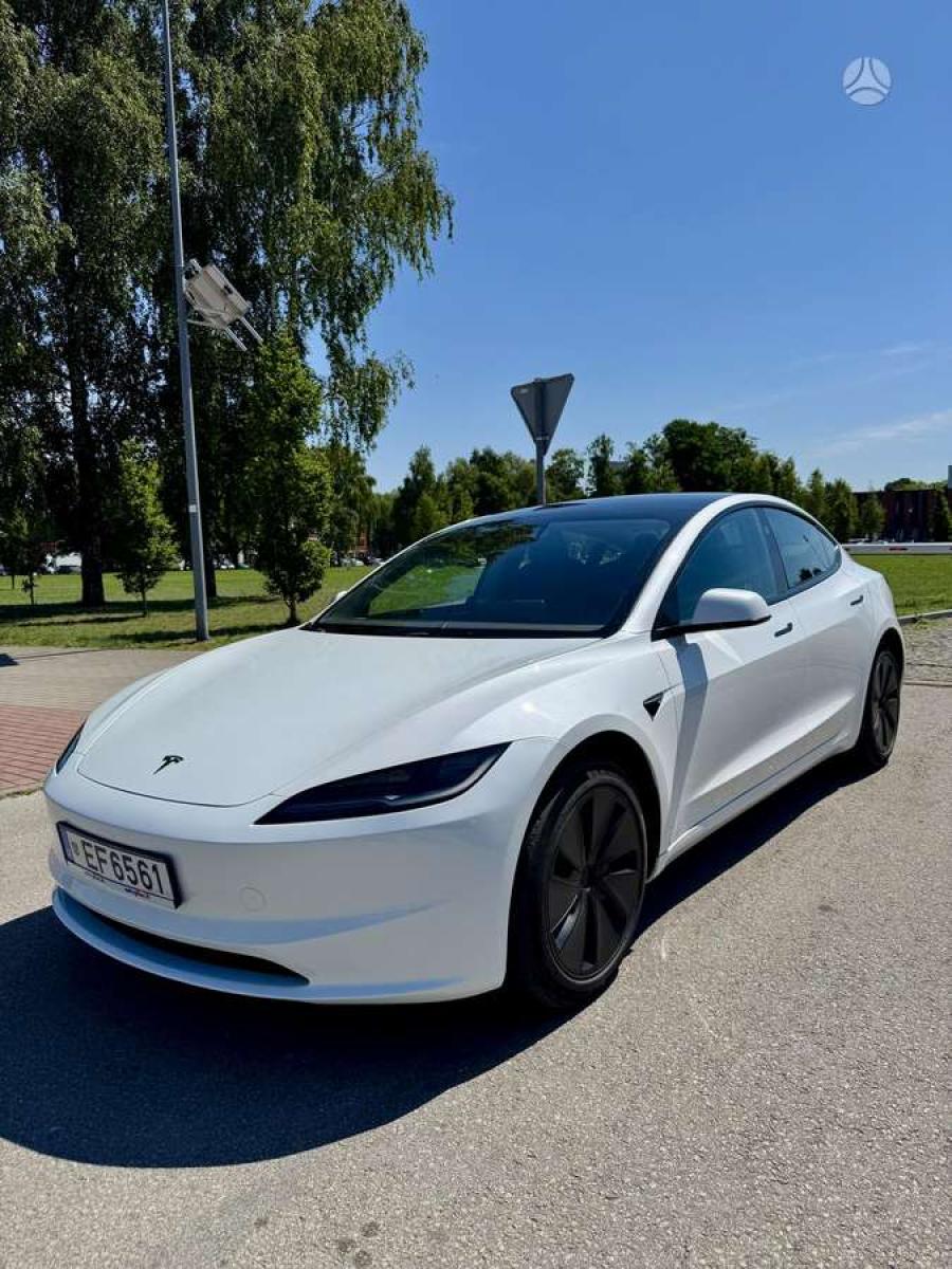 White Tesla Model 3 2024 in Klaipeda, with an engine capacity of 0.00 L and mileage of 37 thousand km for 29900 €, photo 4 on AUTOMOTO.COM.LV