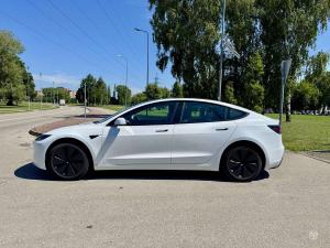 White Tesla Model 3 2024 in Klaipeda, with an engine capacity of 0.00 L and mileage of 37 thousand km for 29900 €, photo 5 on AUTOMOTO.COM.LV