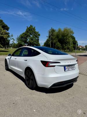 White Tesla Model 3 2024 in Klaipeda, with an engine capacity of 0.00 L and mileage of 37 thousand km for 29900 €, photo 6 on AUTOMOTO.COM.LV