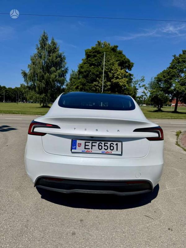 White Tesla Model 3 2024 in Klaipeda, with an engine capacity of 0.00 L and mileage of 37 thousand km for 29900 €, photo 6 on AUTOMOTO.COM.LV