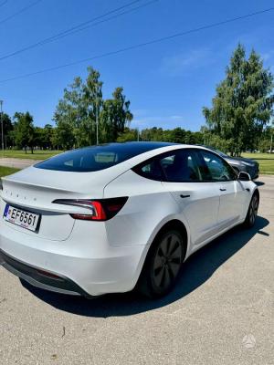White Tesla Model 3 2024 in Klaipeda, with an engine capacity of 0.00 L and mileage of 37 thousand km for 29900 €, photo 8 on AUTOMOTO.COM.LV